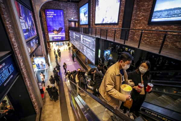 [단독] CJ CGV, 일회용 3D안경 재활용·다회용으로 교체한다