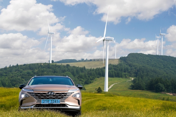 정의선 현대차 회장, 초라한 수소차 판매 실적에도 “절대 안 접는다”