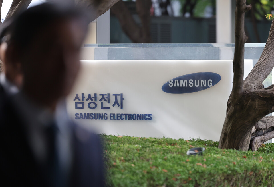 실리콘서 유리기판으로 갈아입는 삼성 AI 반도체...반격은 시작됐다