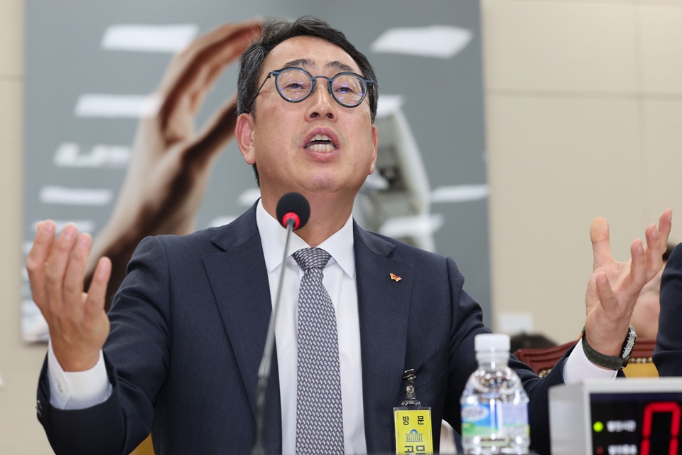 반격 나서는 SKT, 보조금 폭탄 던질까?…시장 과열 우려 ↑